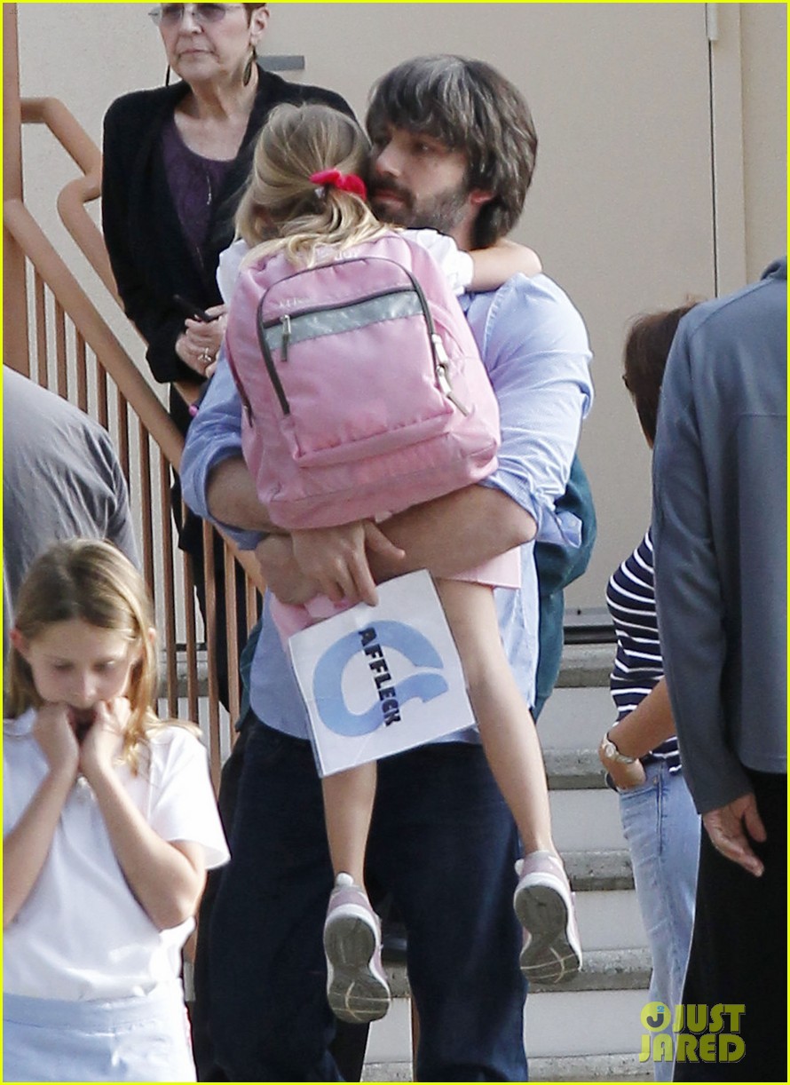 Ben Affleck & Violet: After School Hug: Photo 2604755 | Ben Affleck ...