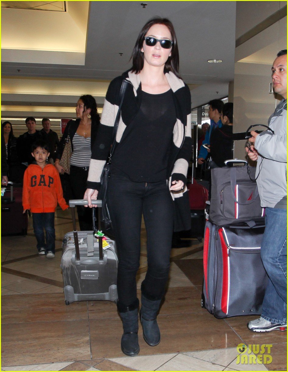 Emily Blunt Takes Off from LAX: Photo 2597496 | Emily Blunt Photos ...