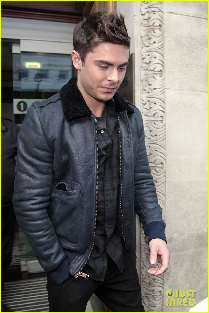 Zac Efron: BBC Radio One Visit!: Photo 2605173 | Zac Efron Pictures ...