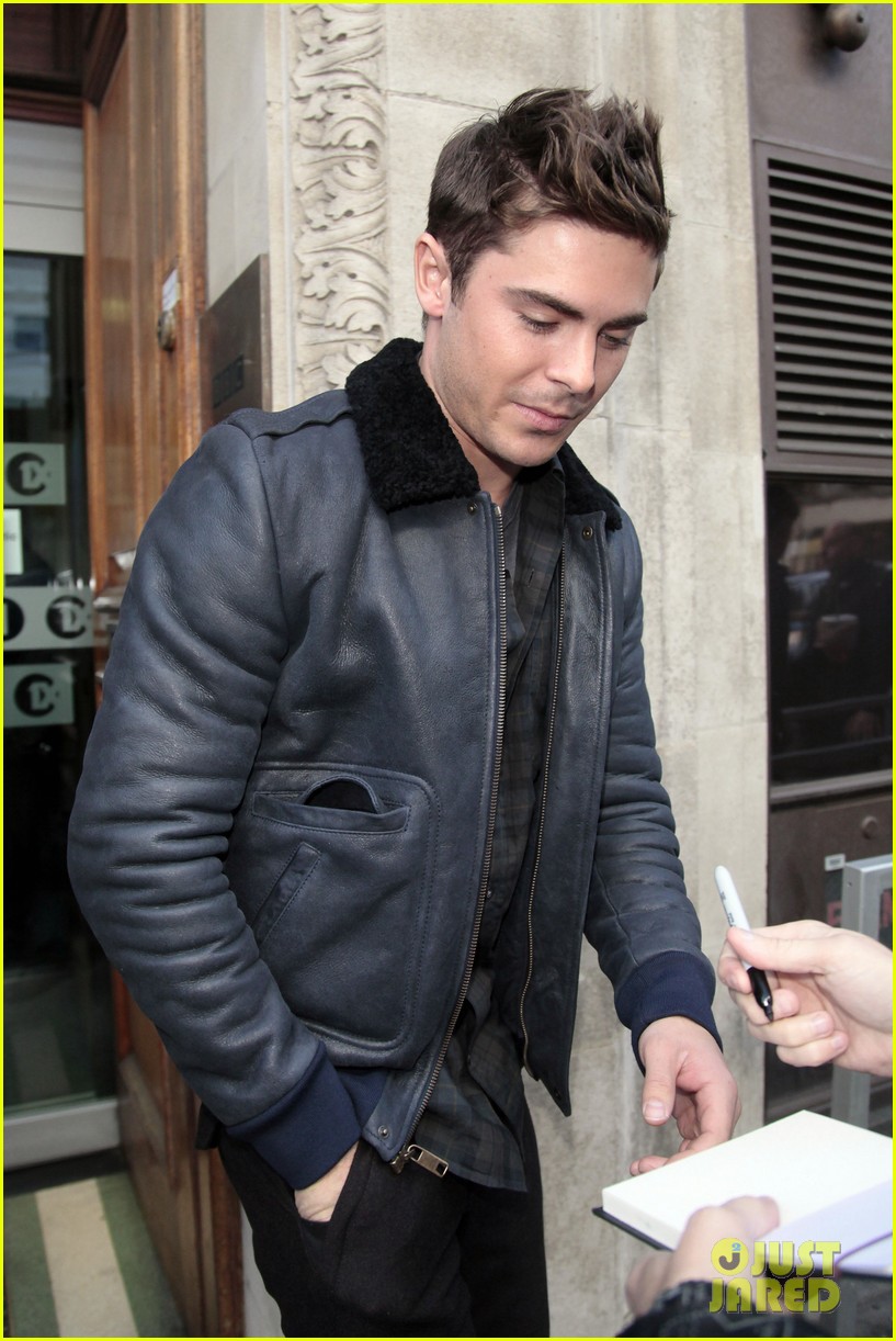 Zac Efron: BBC Radio One Visit!: Photo 2605174 | Zac Efron Photos ...