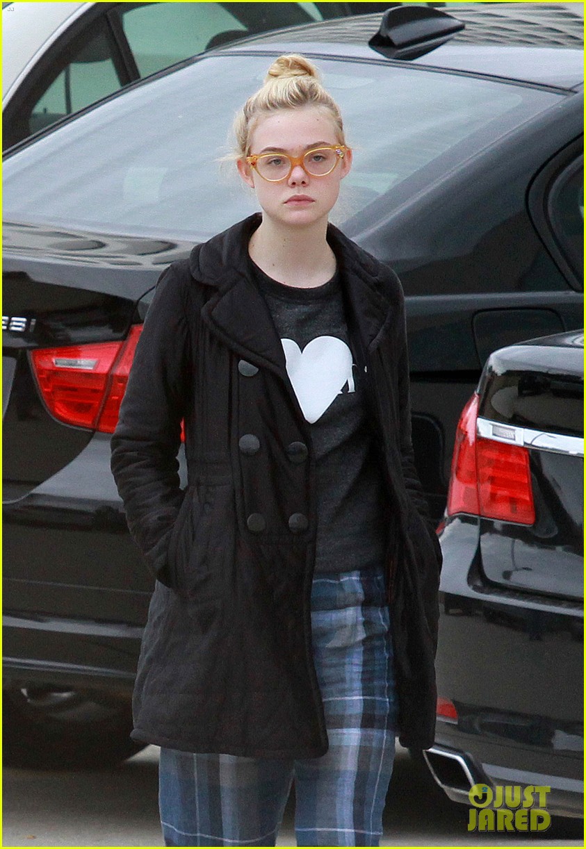 Elle Fanning: Neiman Marcus Stop!: Photo 2600111 | Elle Fanning Photos ...