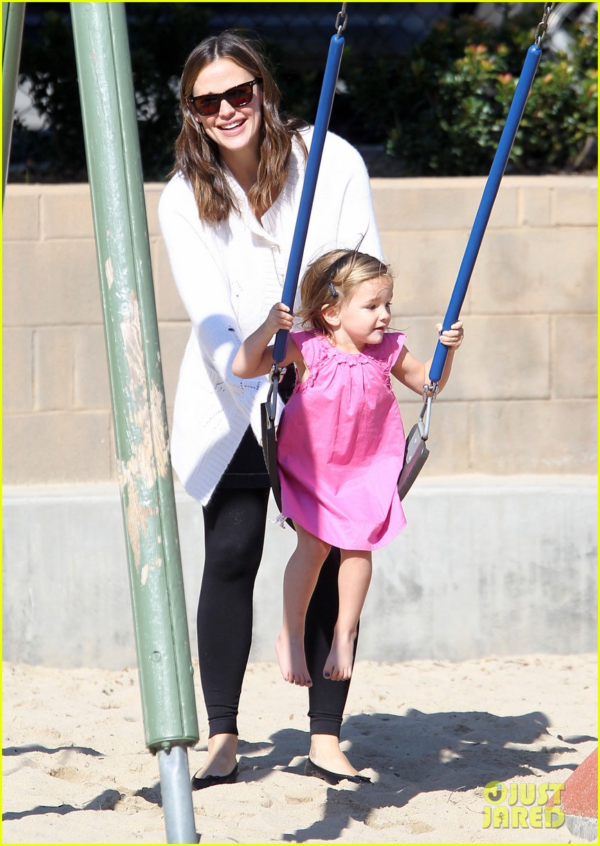 Jennifer Garner: Playtime with Seraphina!: Photo 2597837 | Ben Affleck ...