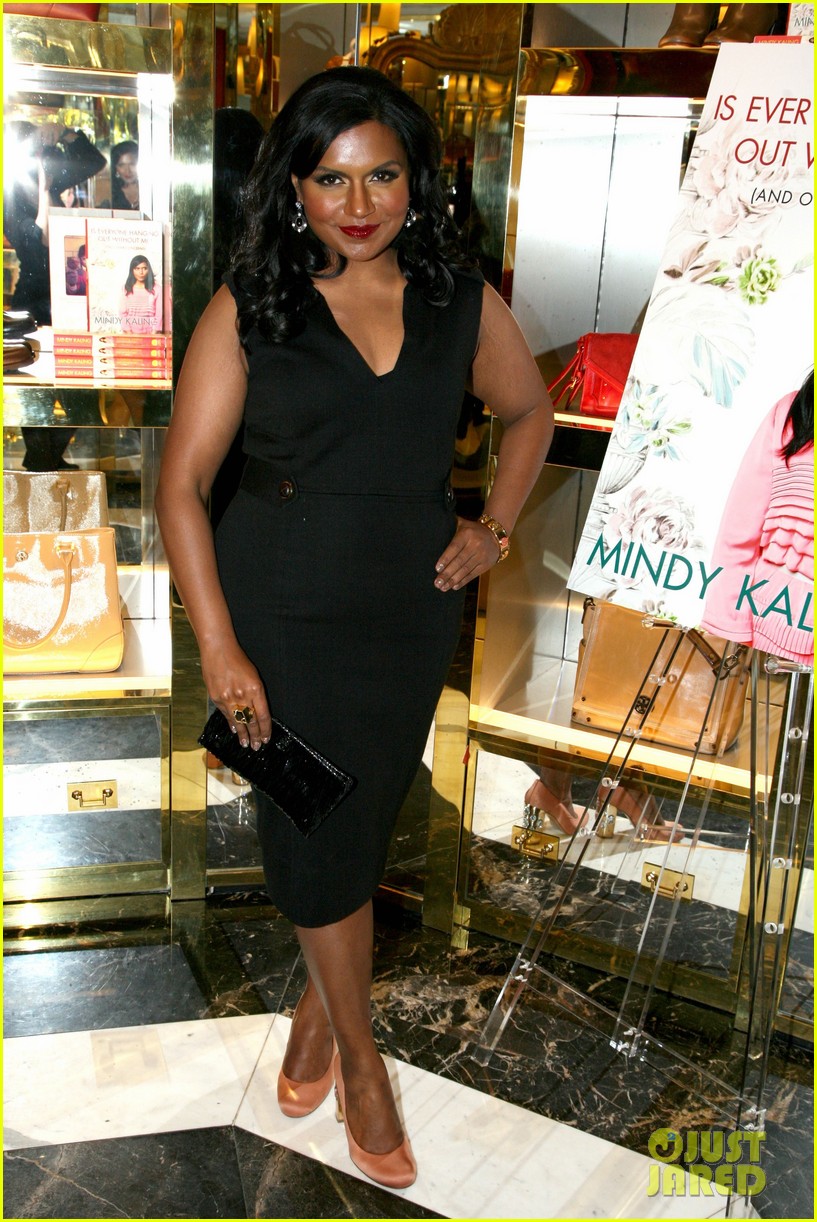 Mindy Kaling: Tory Burch Book Launch!: Photo 2596053 | Annie Ladino ...