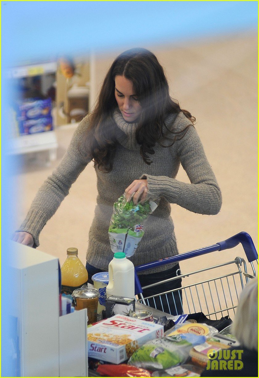 Duchess Kate Gets Groceries at Tesco: Photo 2603159 | Kate Middleton ...