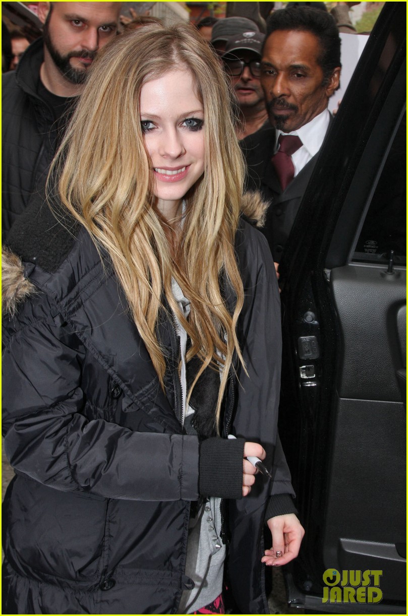 Avril Lavigne & Brody Jenner: NYC Stroll: Photo 2605011 | Avril Lavigne ...