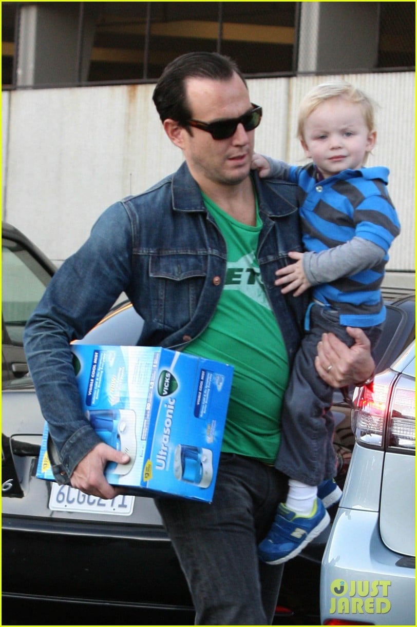 Amy Poehler & Will Arnett: Rite Aid with Archie: Photo 2605005 | Amy ...