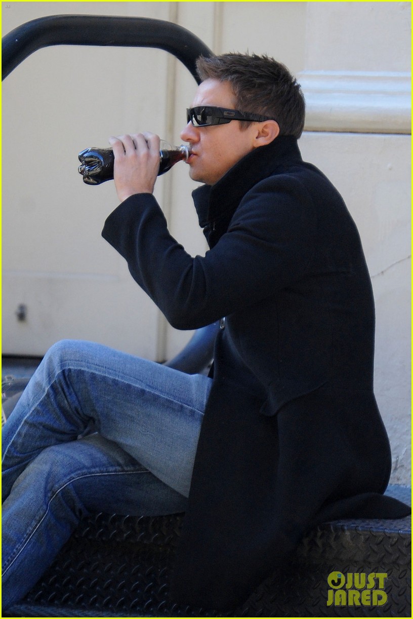 Jeremy Renner: Chelsea Lunch Break: Photo 2597701 | Jeremy Renner ...
