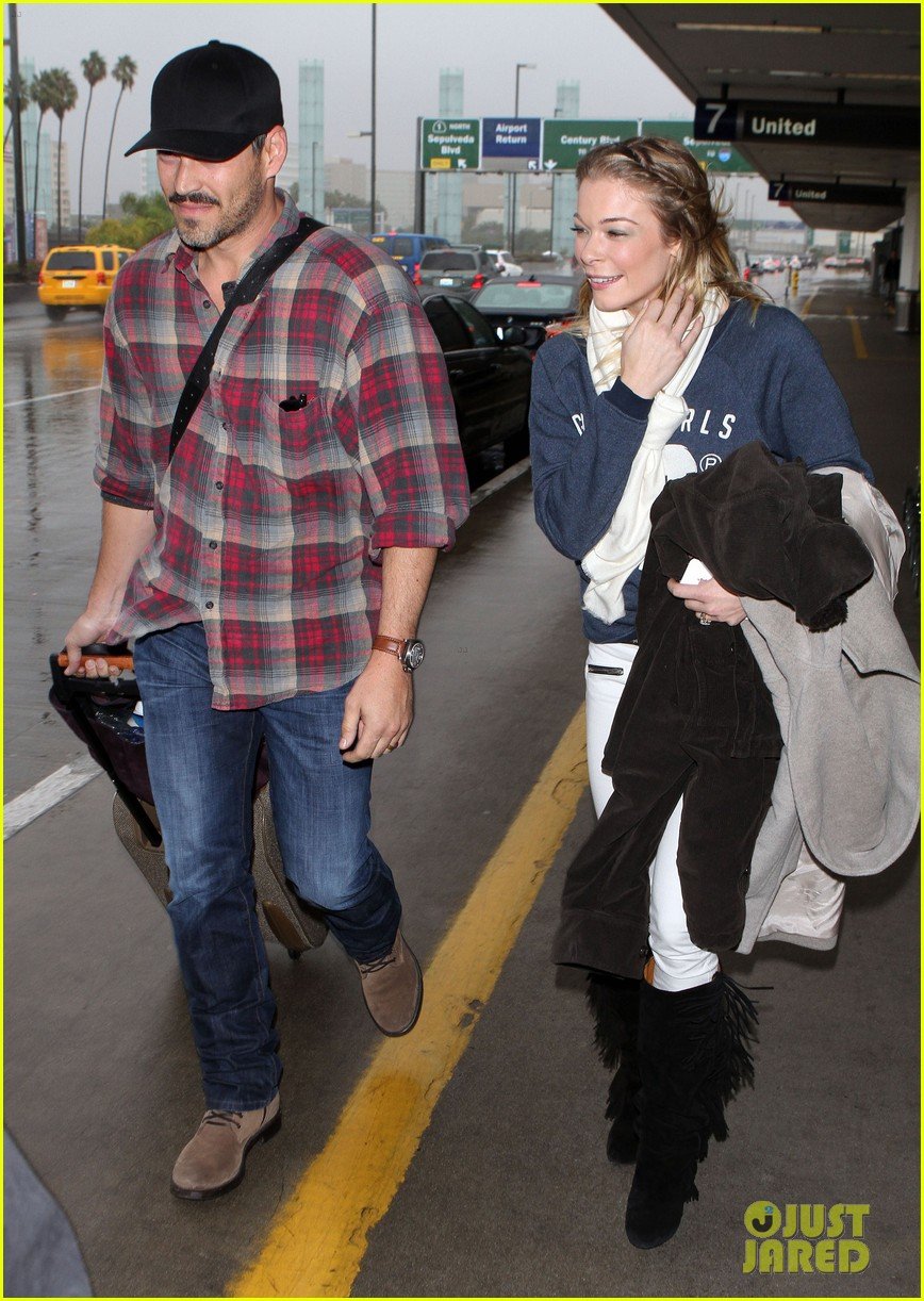 LeAnn Rimes & Eddie Cibrian Land at LAX: Photo 2602669 | Eddie Cibrian ...