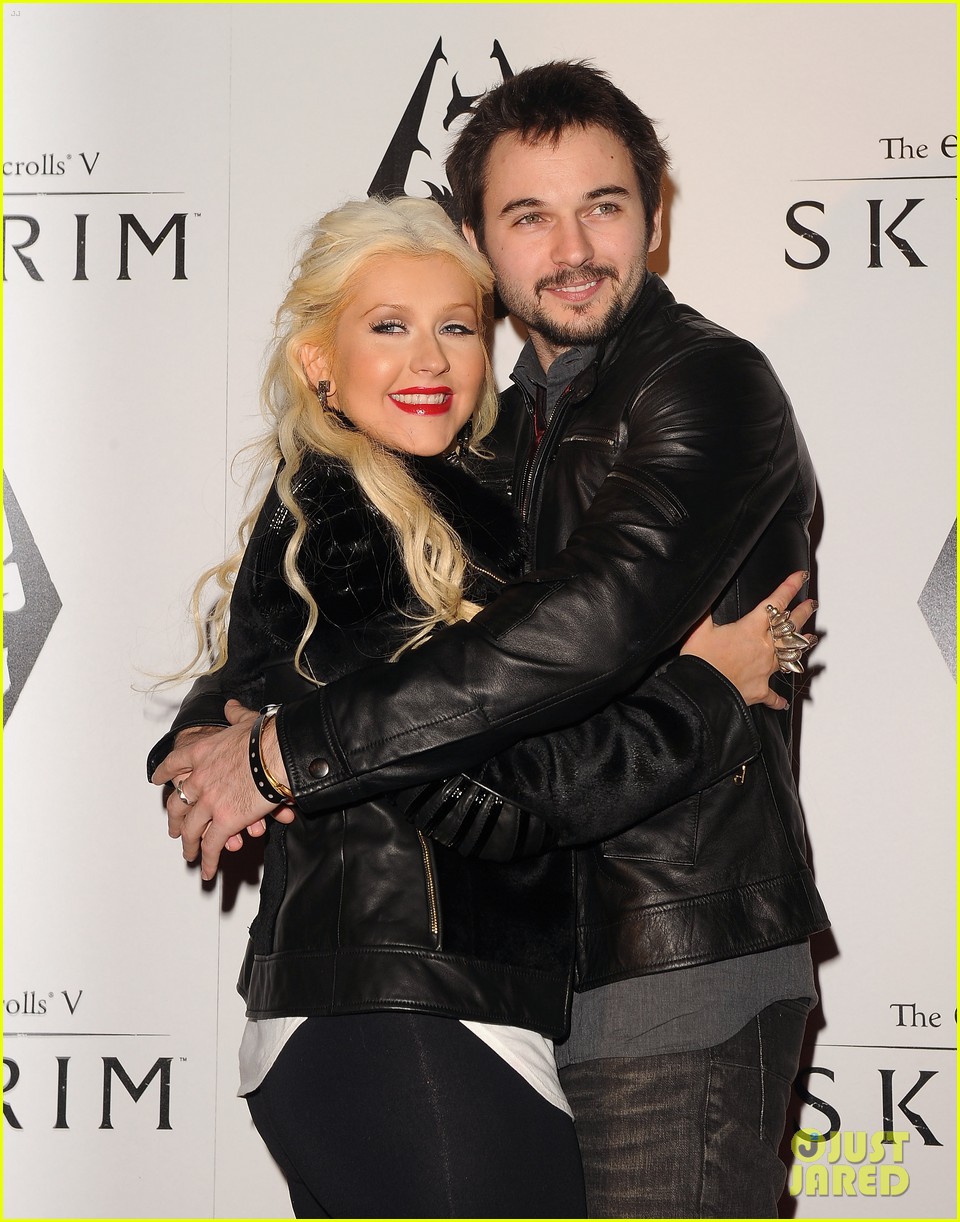 Christina Aguilera: Elder Scrolls V: Skyrim Launch!: Photo 2599313 ...