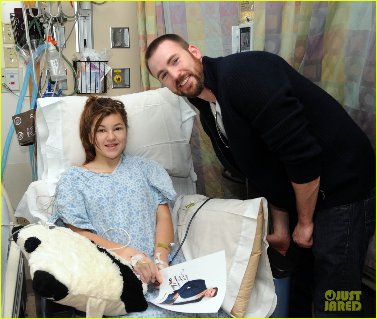 Chris Evans: Children's Hospital Visit!: Photo 2613240 | Chris Evans ...