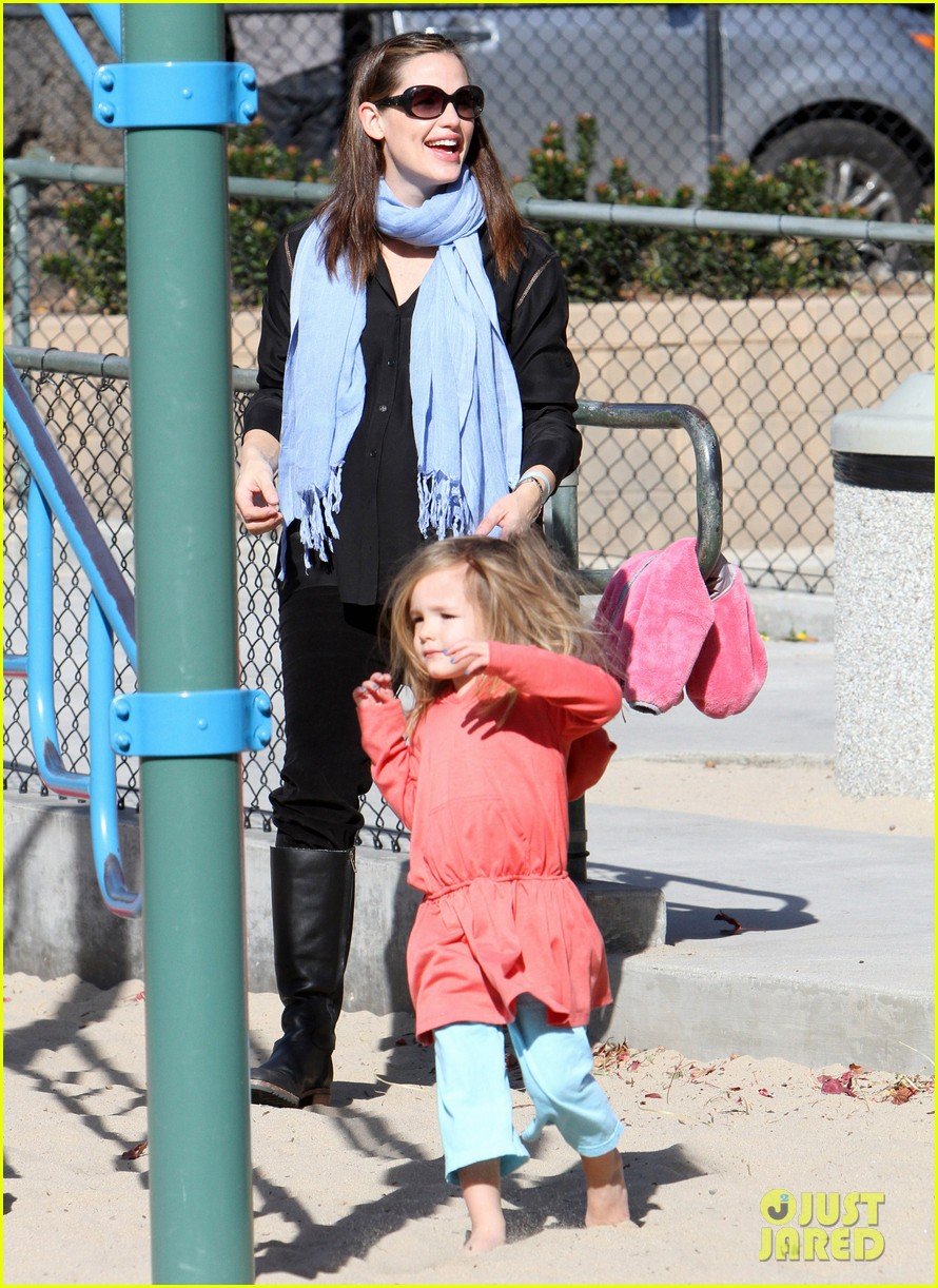 Jennifer Garner: Park Playtime with Violet & Seraphina!: Photo 2606822 ...