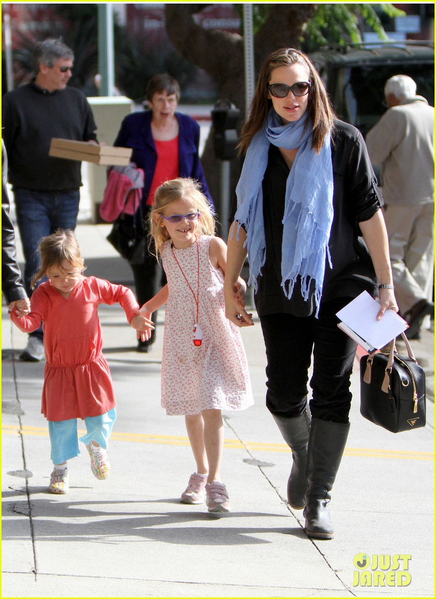 Jennifer Garner: Park Playtime with Violet & Seraphina!: Photo 2606825 ...