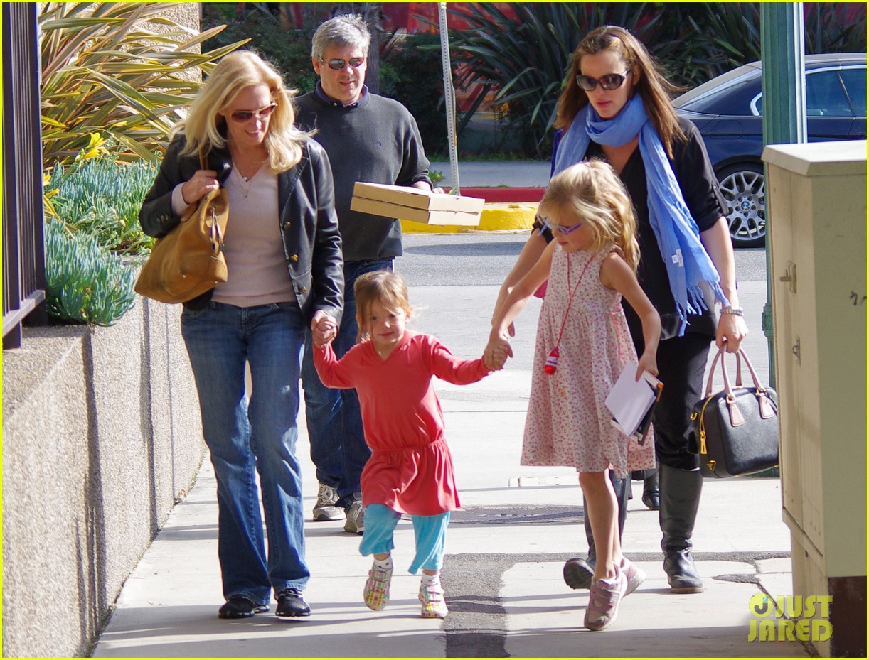 Jennifer Garner: Park Playtime with Violet & Seraphina!: Photo 2606831 ...