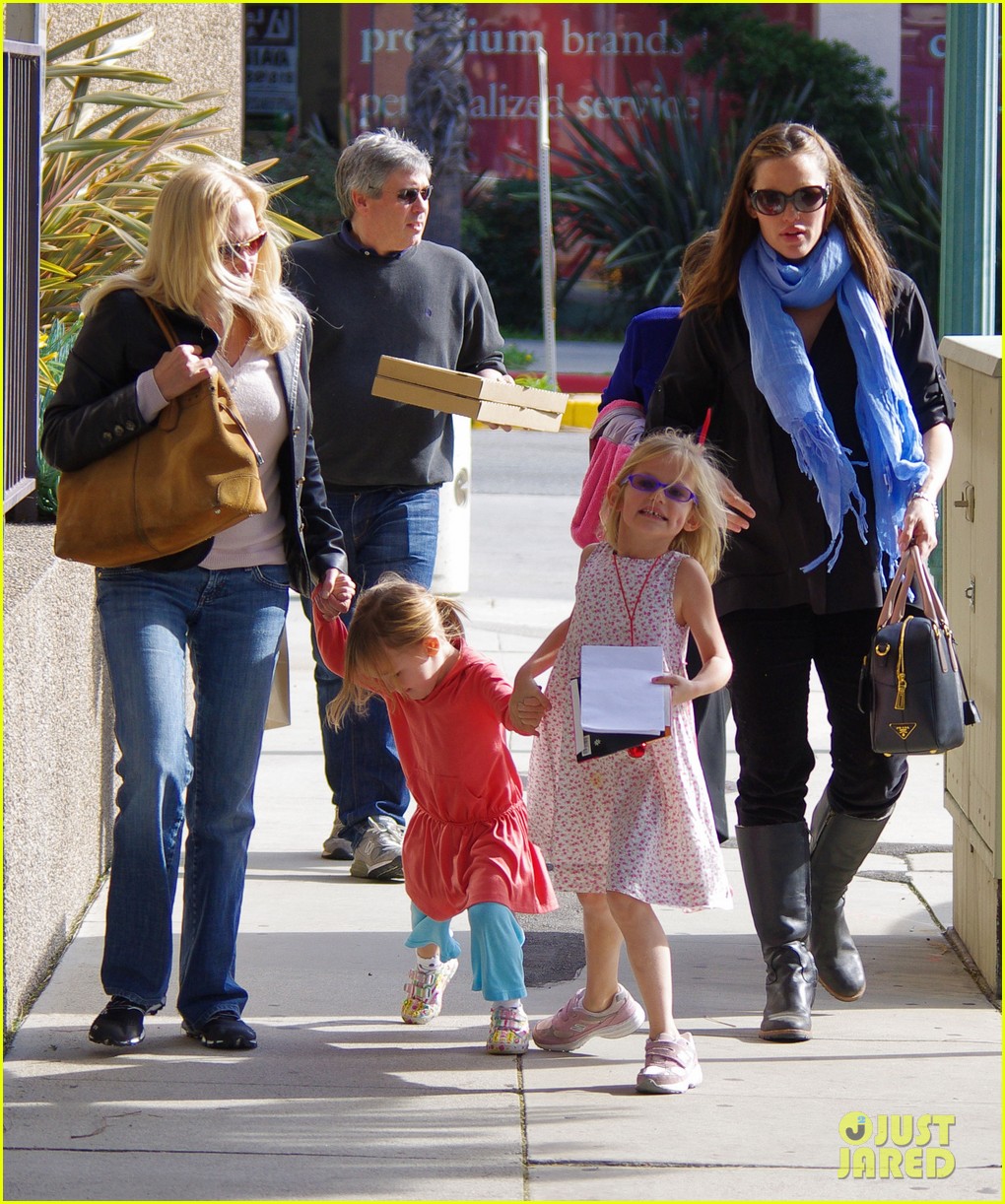 Jennifer Garner: Park Playtime with Violet & Seraphina!: Photo 2606832 ...