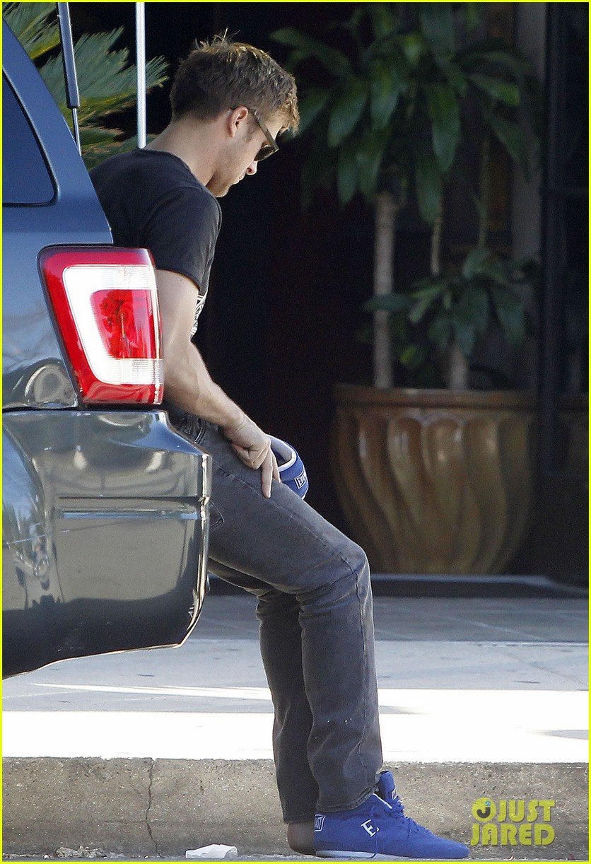 Barefoot Ryan Gosling: MMA Class in Hollywood!: Photo 2613069 | Ryan ...