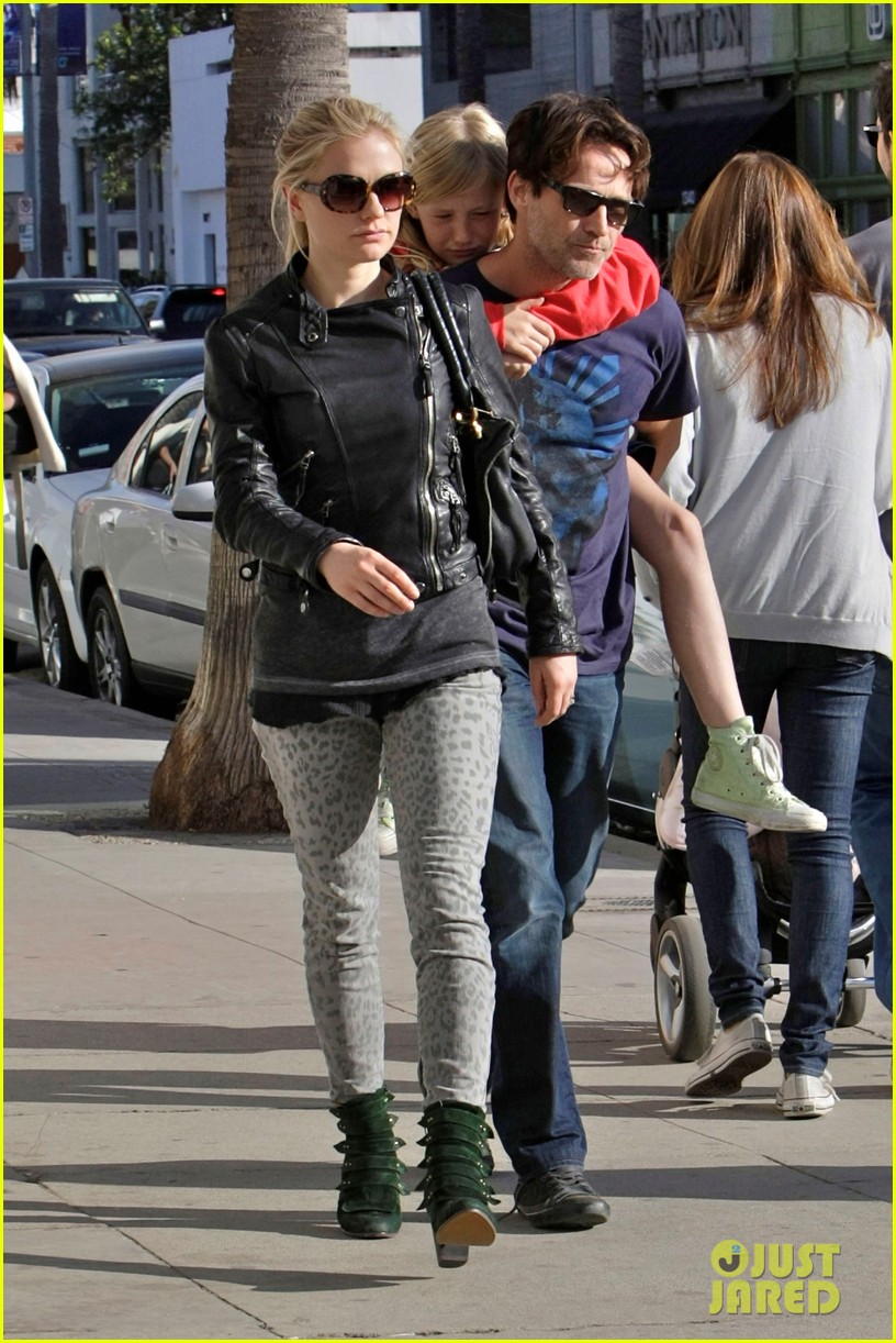 Anna Paquin Catches a Free Ride: Photo 2607170 | Anna Paquin, Celebrity ...