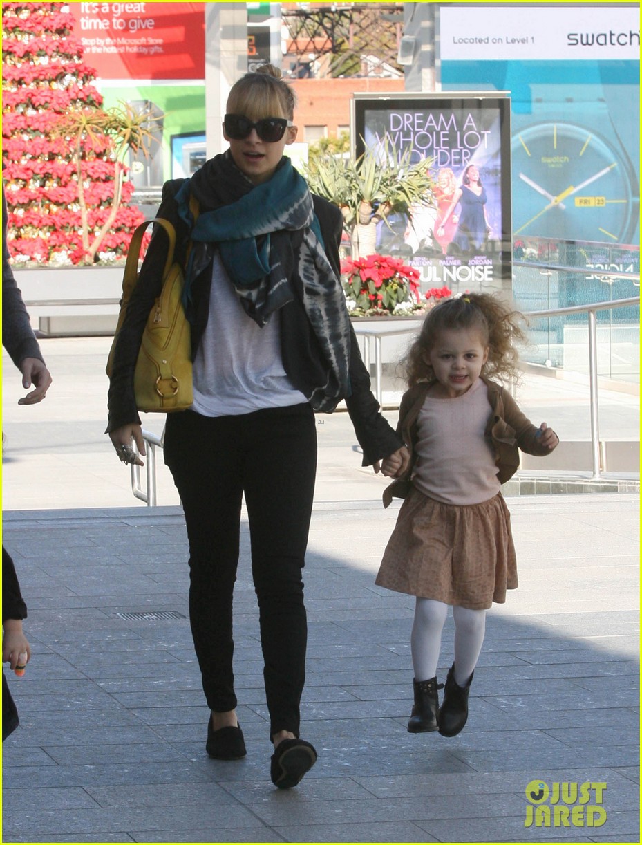 Nicole Richie: Christmas Shopping with Harlow & Sparrow!: Photo 2612320 ...