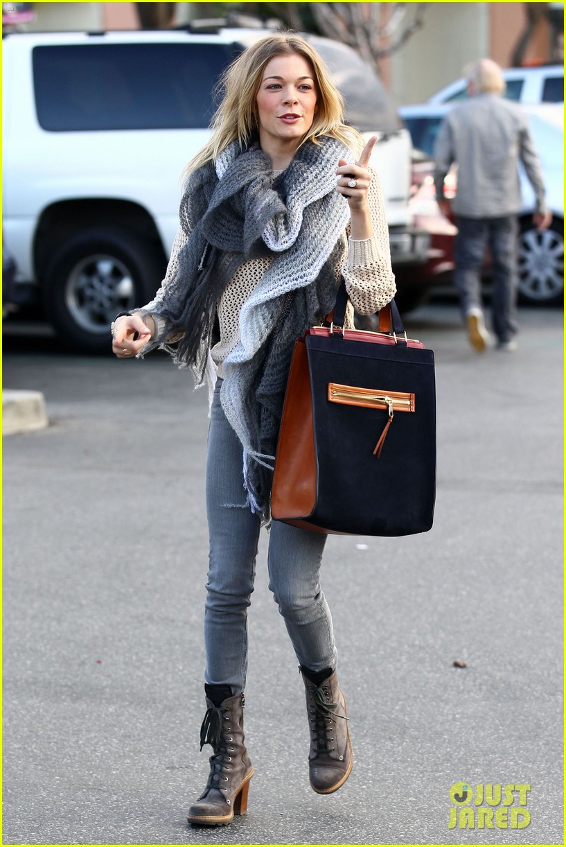 LeAnn Rimes Shops for a Hat: Photo 2610790 | LeAnn Rimes Photos | Just ...