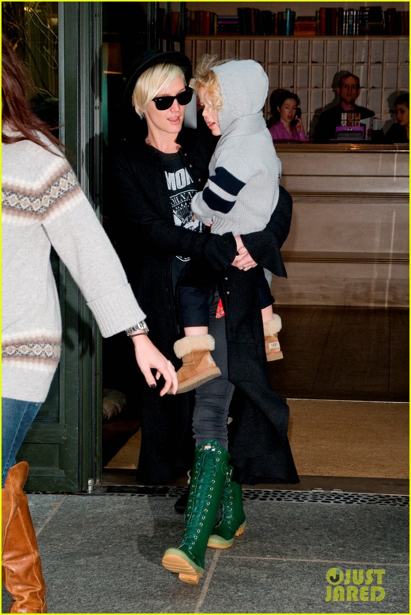 Jessica & Ashlee Simpson Launch Fashion Line in Toronto!: Photo 2606287 ...