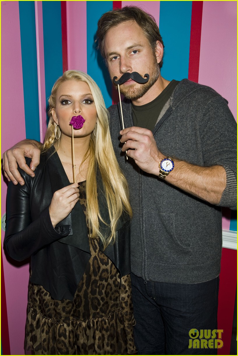 Jessica Simpson & Ashlee Celebrate 'Jessica Simpson Girls' in NYC ...