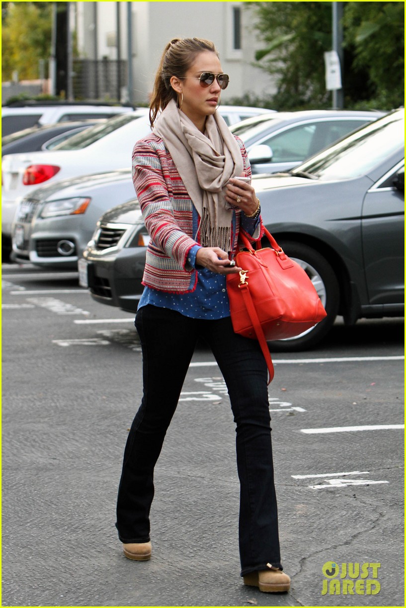 Jessica Alba: 'Extra' Interview at The Grove!: Photo 2622062 | Jessica ...