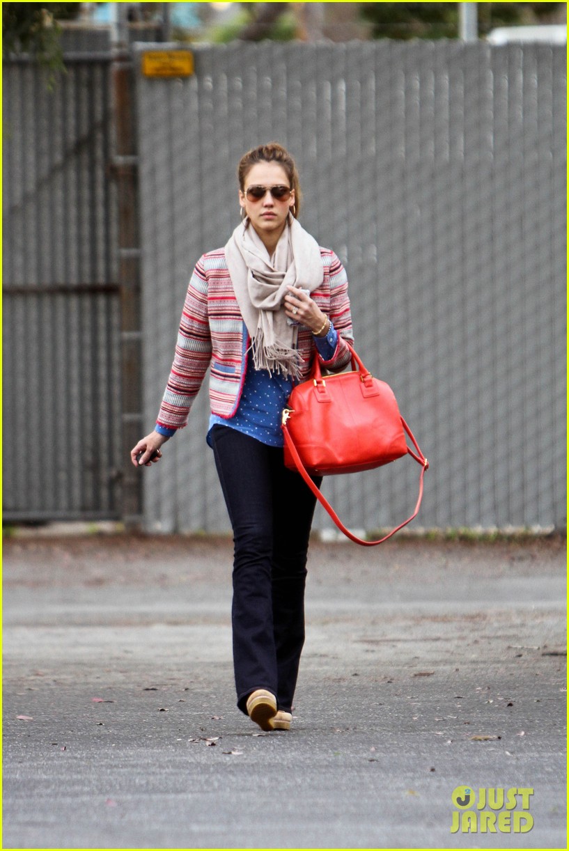 Jessica Alba: 'Extra' Interview at The Grove!: Photo 2622064 | Jessica ...