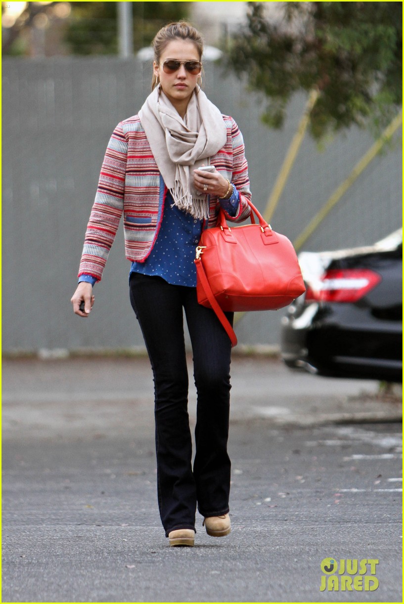 Jessica Alba: 'Extra' Interview at The Grove!: Photo 2622065 | Jessica ...