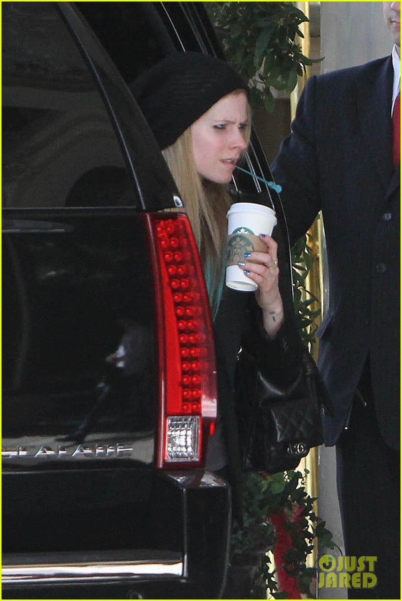 Avril Lavigne: Four Seasons Hotel with Brother Matthew!: Photo 2621210 ...