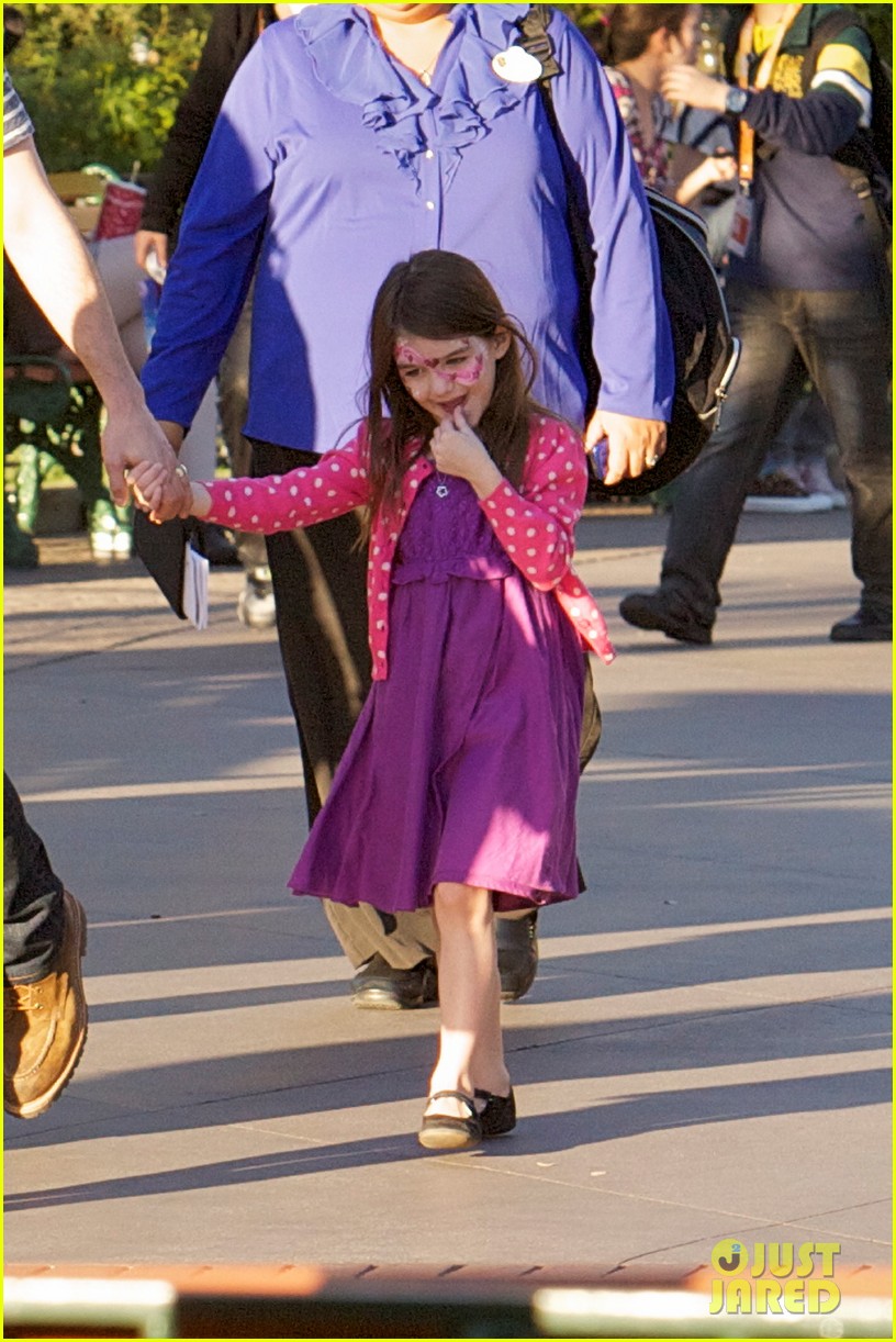 Tom Cruise & Suri: Disneyland Visit!: Photo 2622047 | Celebrity Babies ...