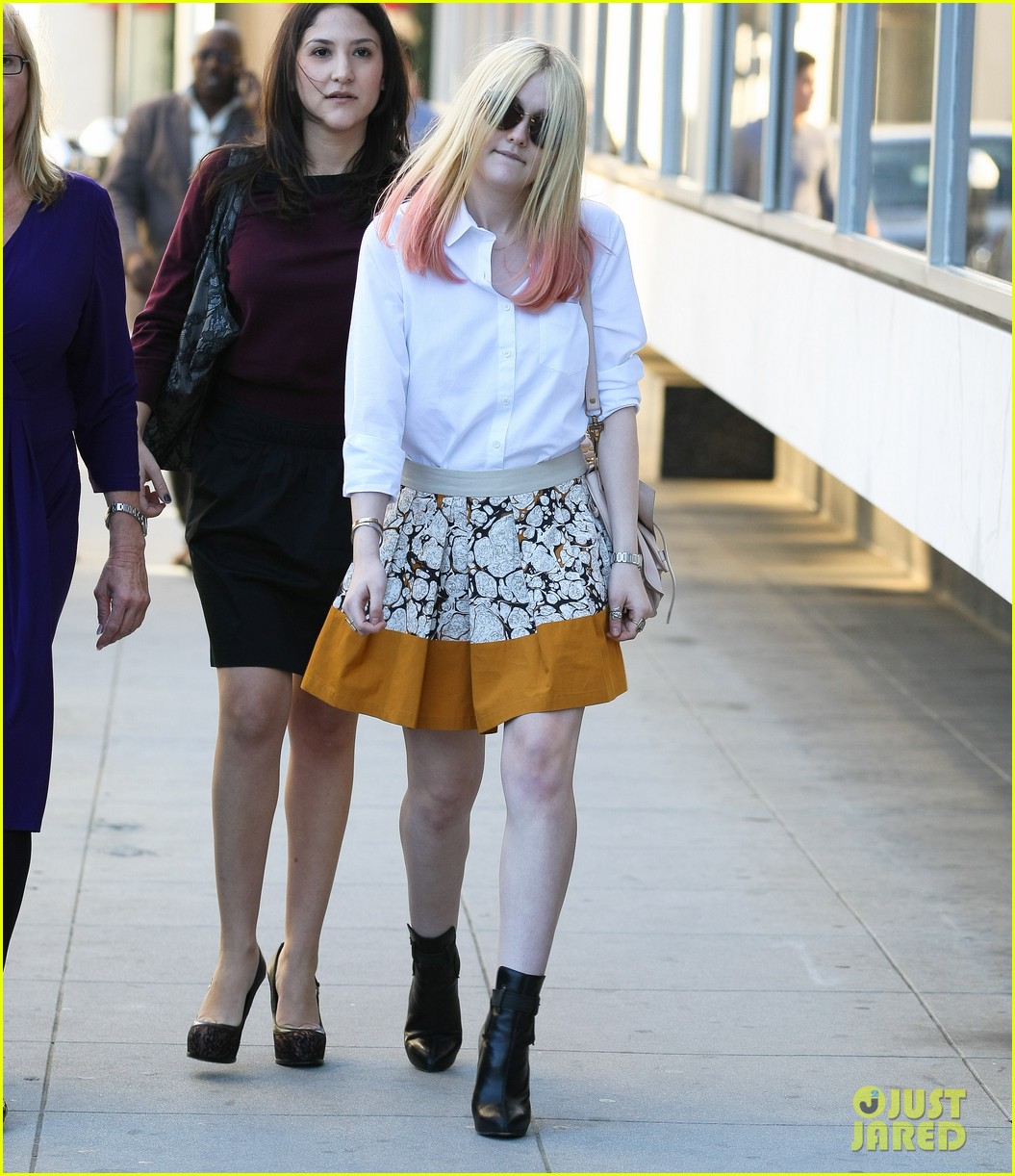 Photo: dakota fanning hot pink hair 09 | Photo 2619272 | Just Jared ...