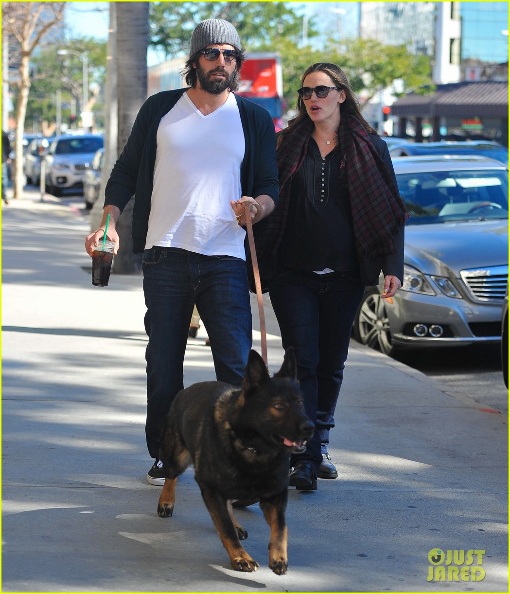 Jennifer Garner & Ben Affleck: Dog Walking Duo: Photo 2621992 | Ben ...