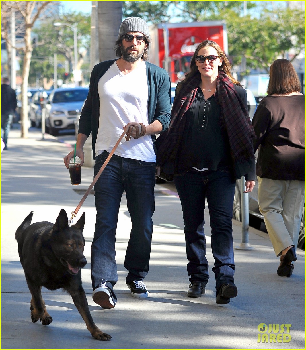 Jennifer Garner & Ben Affleck: Dog Walking Duo: Photo 2621993 | Ben ...