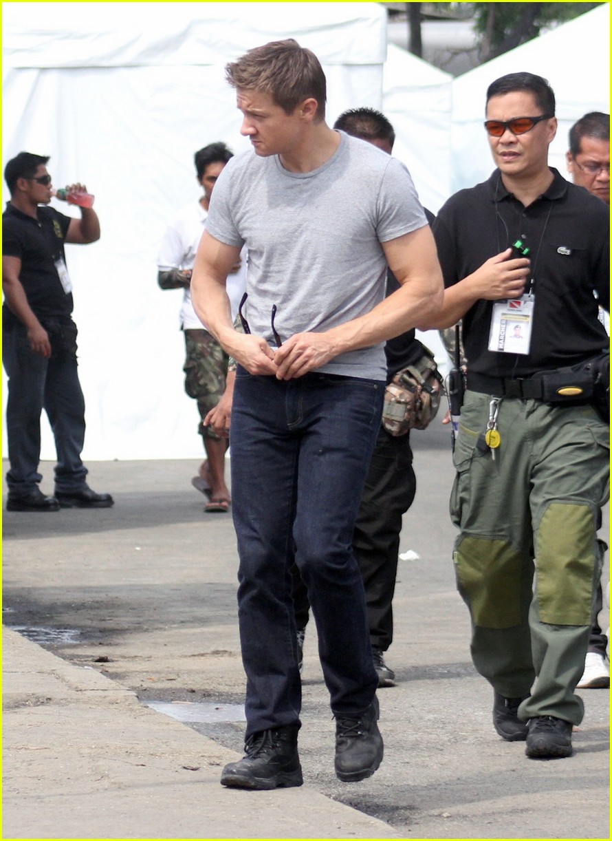 Jeremy Renner: 'Bourne Legacy' Set With Edward Norton: Photo 2622038 ...