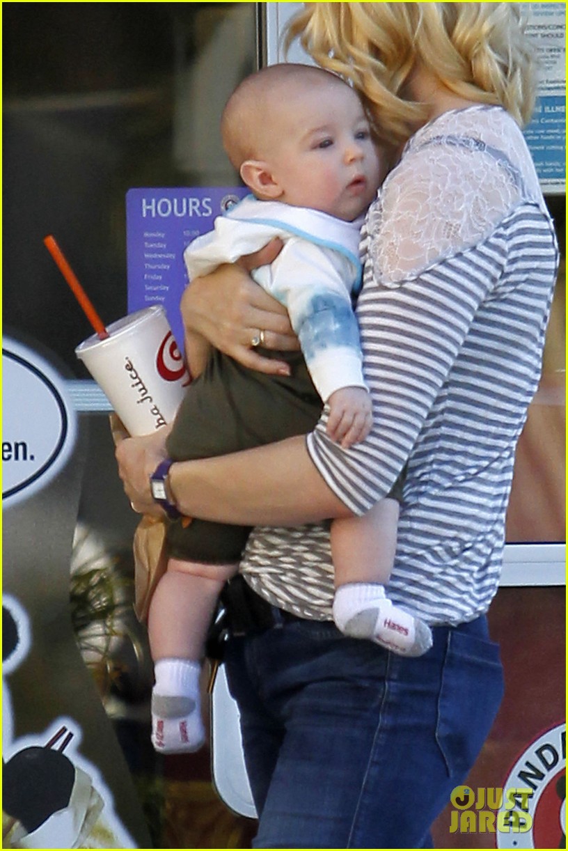 January Jones & Baby Xander Pick Up Food: Photo 2617523 | Celebrity ...
