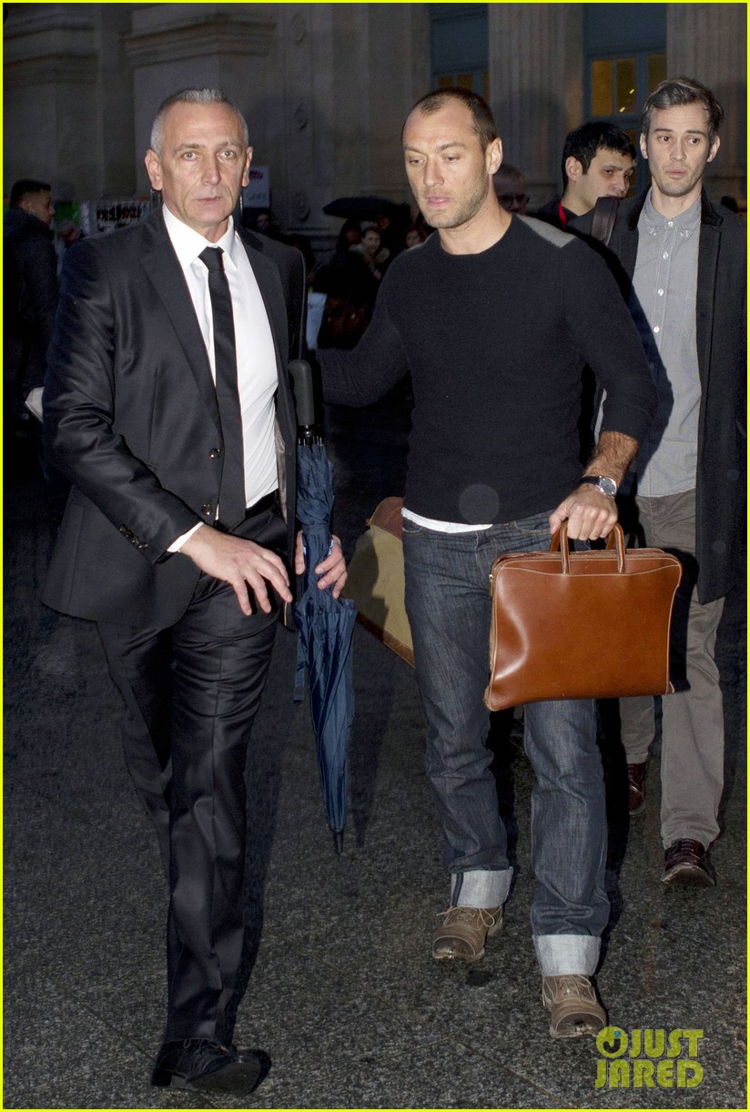 Jude Law: 'Sherlock Holmes' in Paris!: Photo 2619753 | Guy Ritchie ...