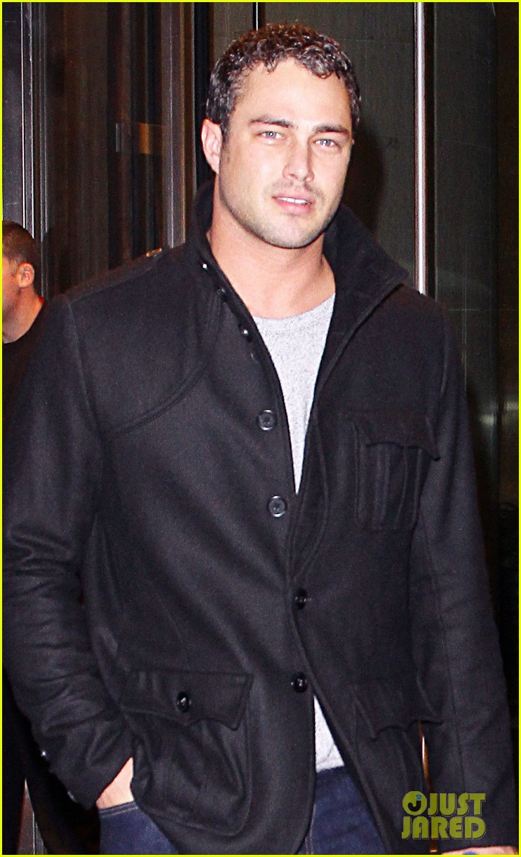 Taylor Kinney: New Year's Eve in NYC!: Photo 2613849 | Taylor Kinney ...