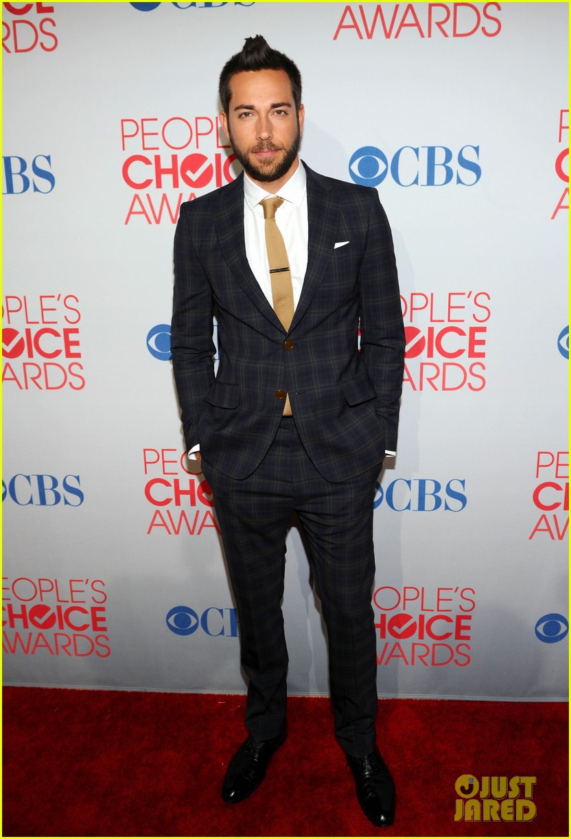 Adam Levine & Zachary Levi - People's Choice Awards 2012: Photo 2616711 ...