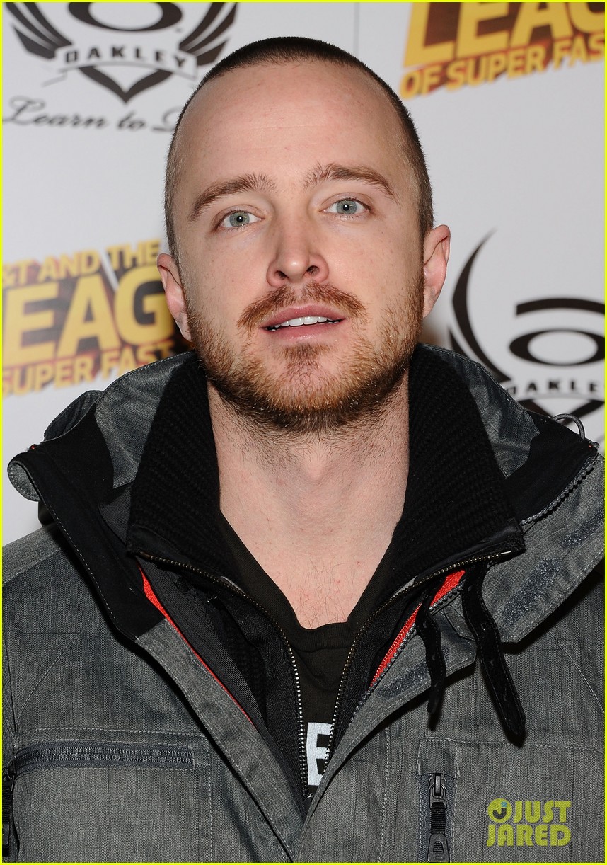 Aaron Paul & Ryan Kwanten Hit the Slopes!: Photo 2620403 | Aaron Paul ...