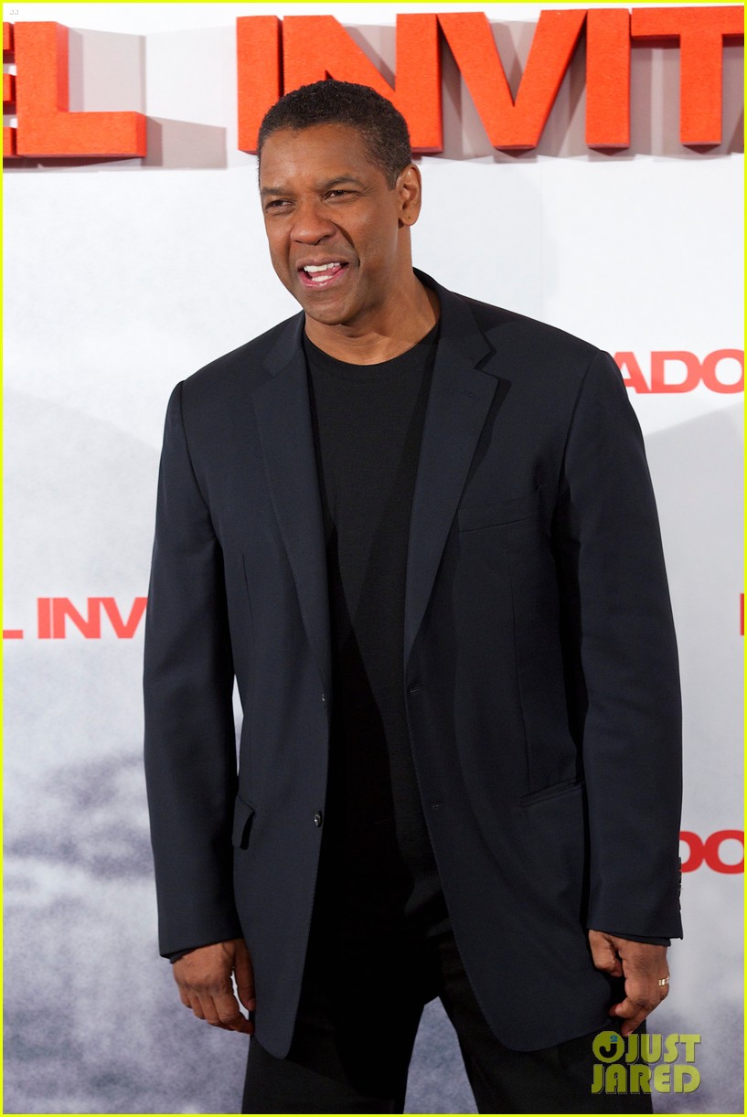 Denzel Washington: Ryan Reynolds Gave Me A Black Eye!: Photo 2624273 ...