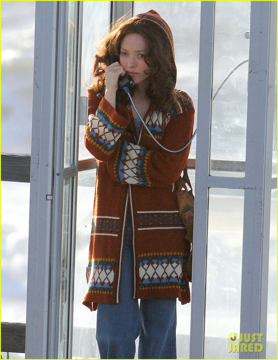 Amanda Seyfried: Phone Booth Scenes for 'Lovelace': Photo 2620920 ...