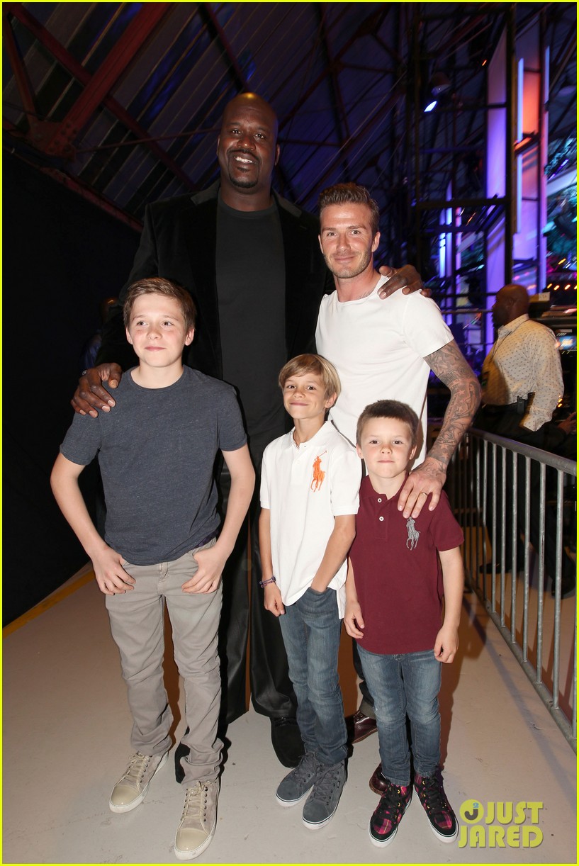 Victoria Beckham Lands at LAX & Beckham Boys Attend Hall of Game Awards ...