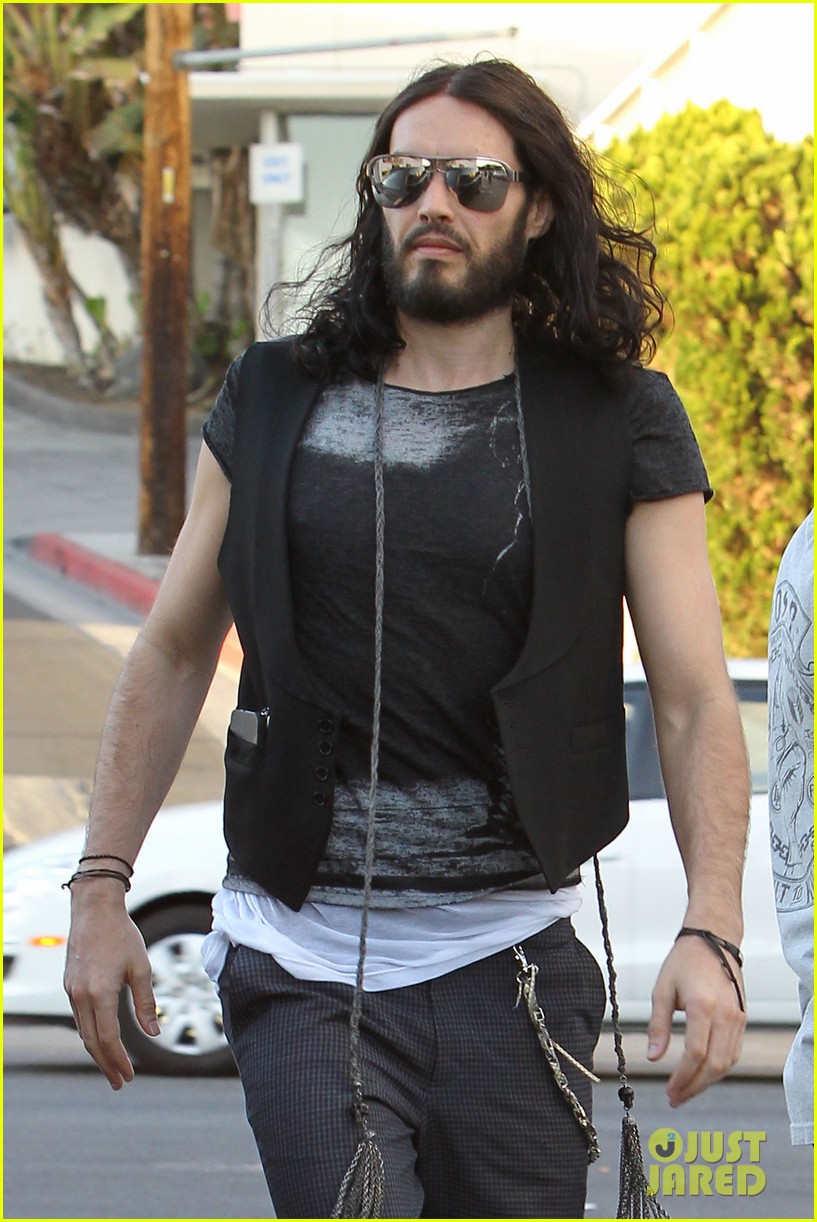 Russell Brand: 'The Hauntrepreneur' Star!: Photo 2625704 | Russell ...