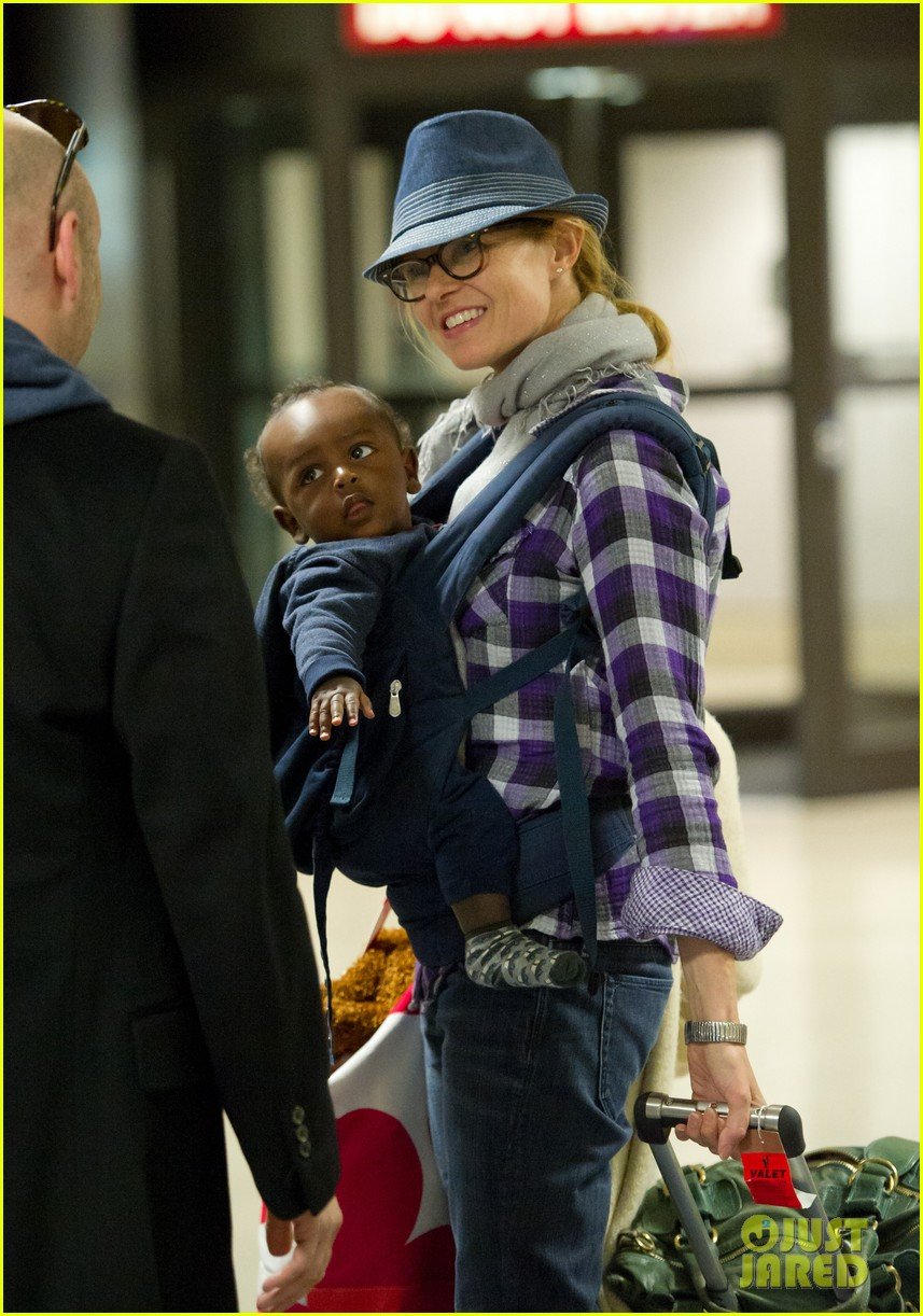 Connie Britton: Airport with Eyob!: Photo 2630820 | Celebrity Babies ...