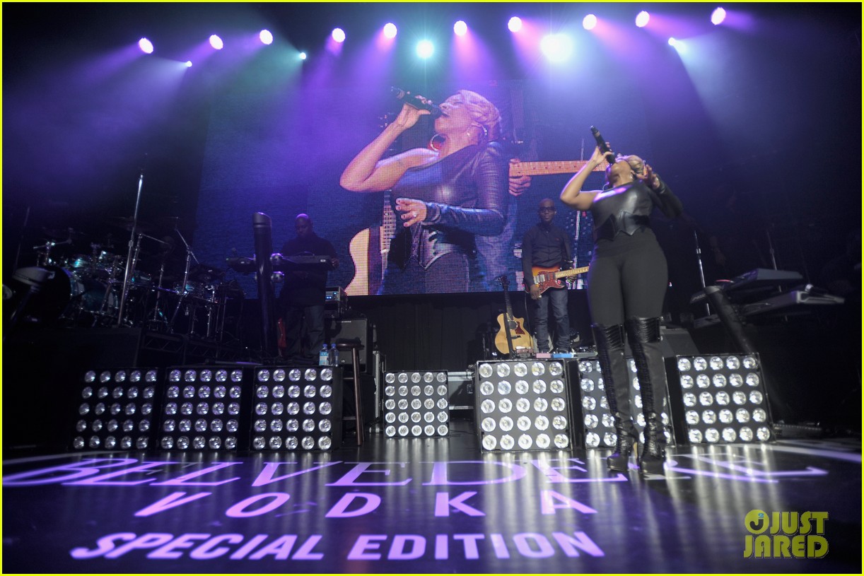 Sophia Bush & Chelsea Handler: Belvedere Party!: Photo 2627202 ...