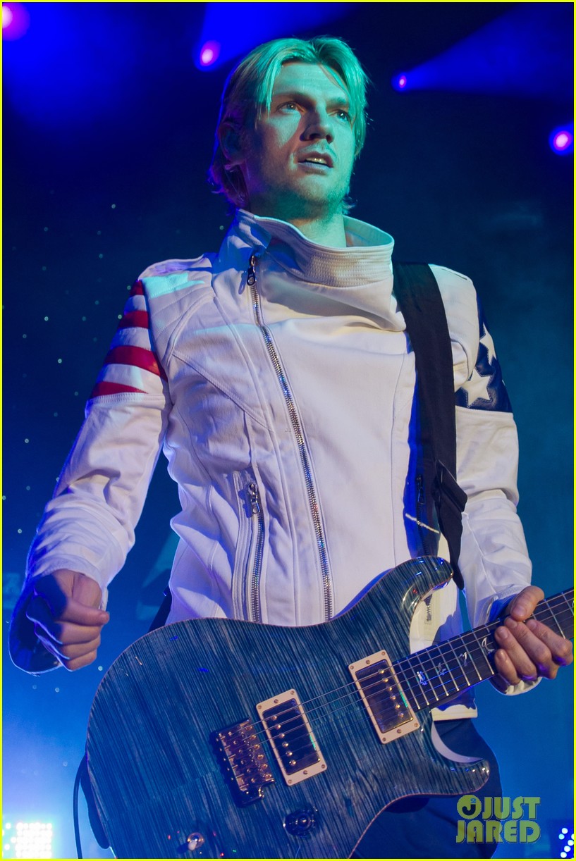 Nick Carter Performs 2 Days After Sister Leslie's Death: Photo 2624912 ...