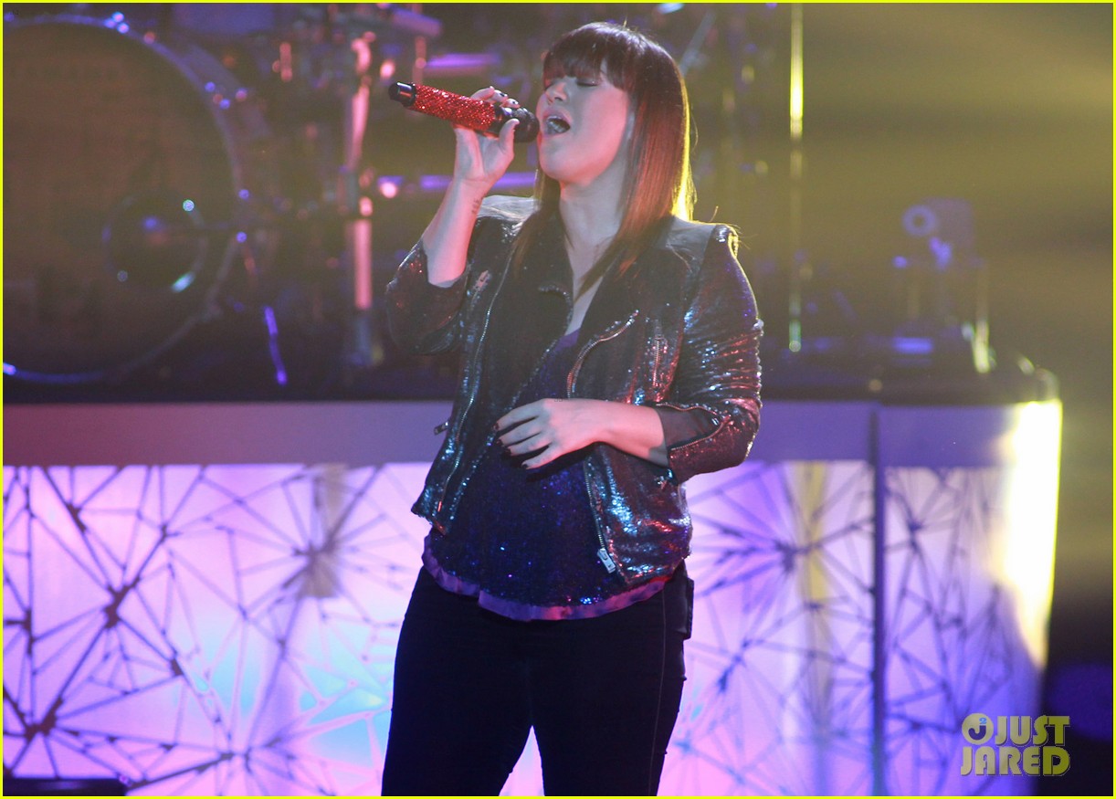 Kelly Clarkson: 'The Voice' Mentor Starting March 5!: Photo 2630027 ...