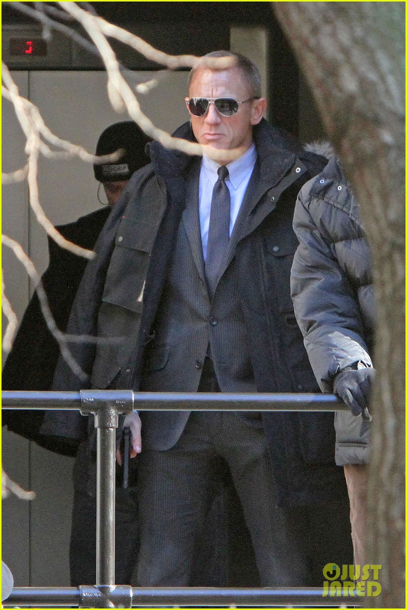 Daniel Craig Suits Up for 'Skyfall': Photo 2624904 | Daniel Craig ...