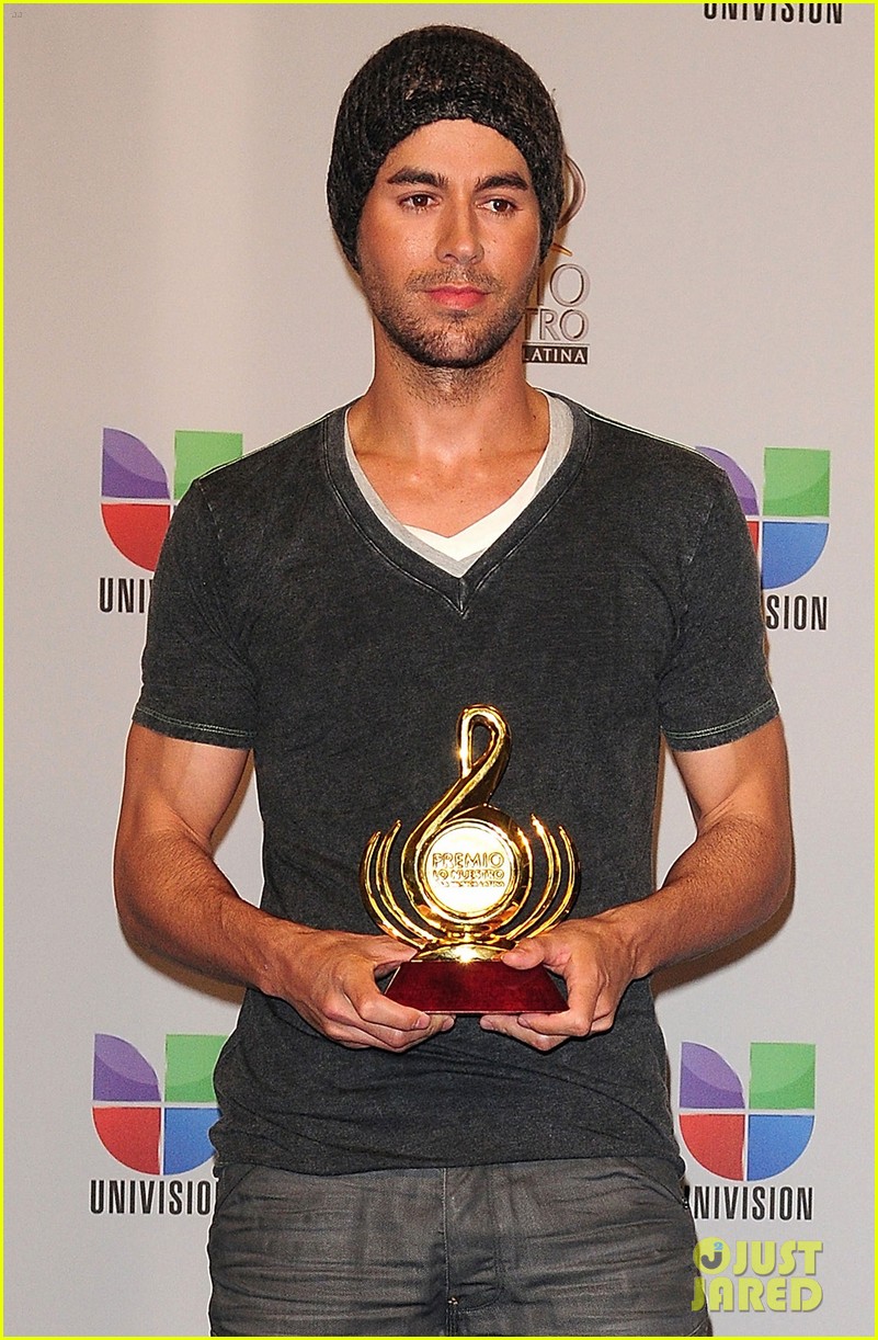 Enrique Iglesias: Pop Male Artist of the Year!: Photo 2630000 | Enrique ...