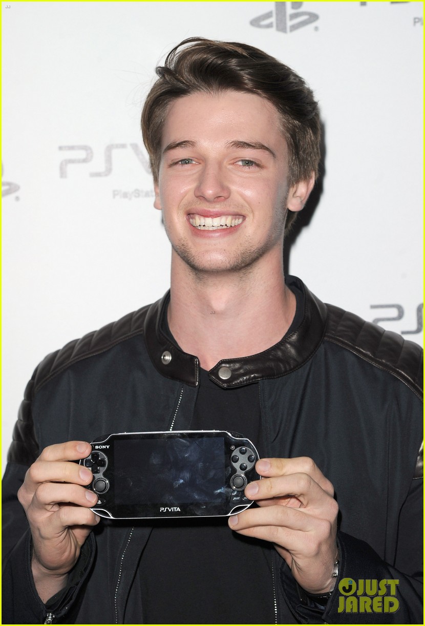 Liam Hemsworth & Josh Duhamel: PS Vita Launch Party!: Photo 2630855 ...