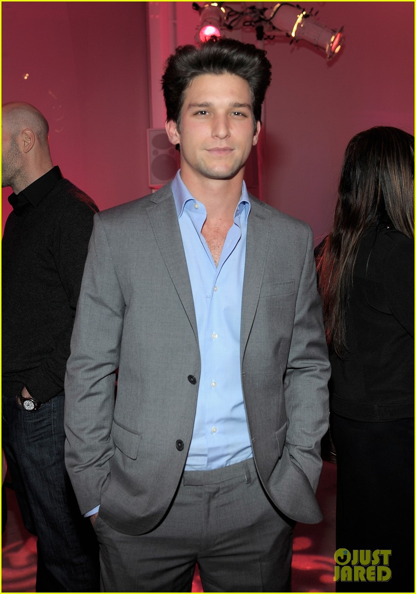 Shailene Woodley Hosts Vanity Fair's 'Vanities' Party: Photo 2631357 ...